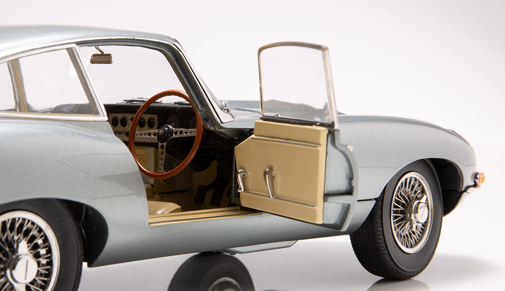 E-TYPE 1:18 SCALE MODEL - OPALESCENT GUN METAL | Jaguar Collections